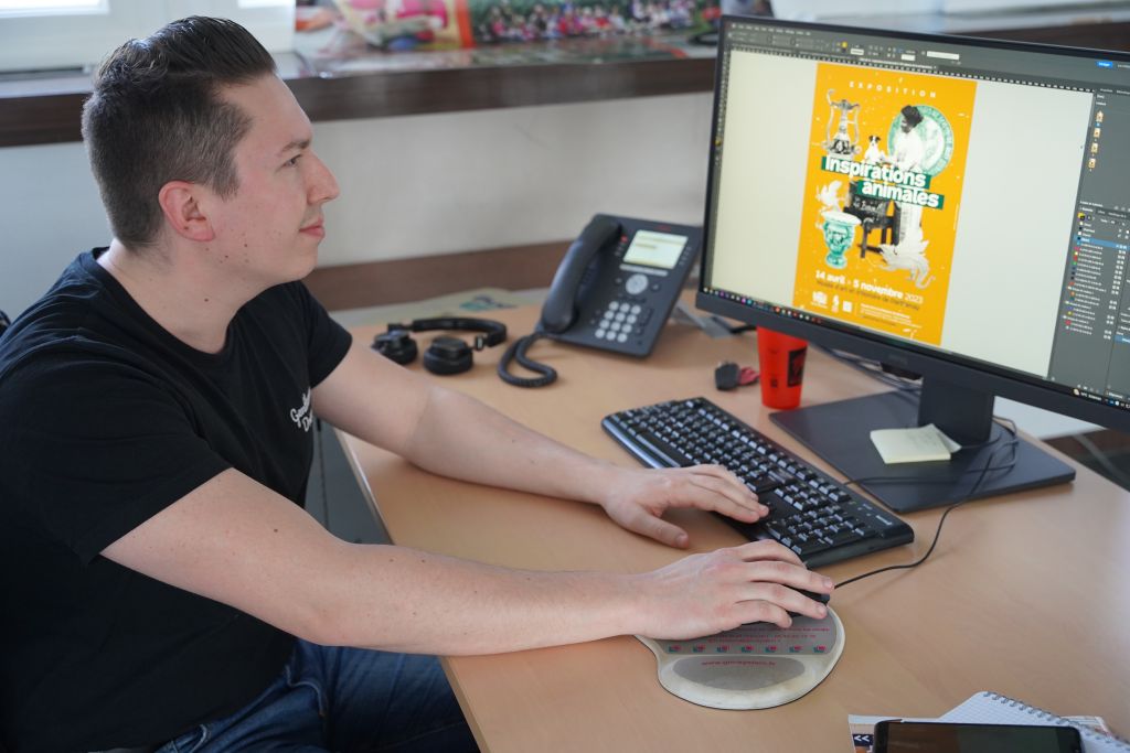 Une exposition au musée : l’équipe à pied d’oeuvre - Ville de Parthenay