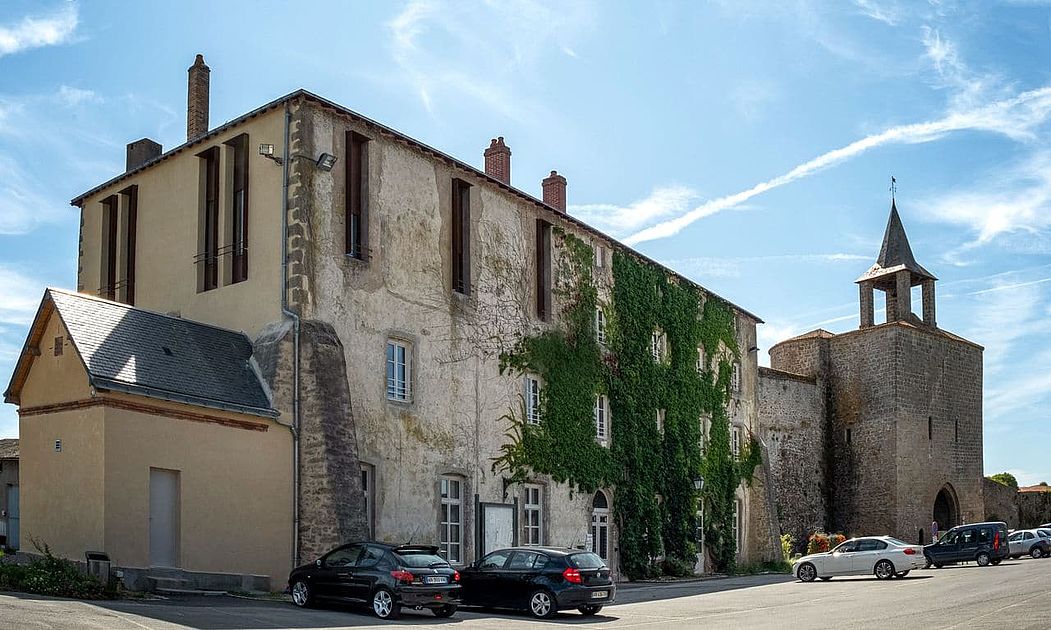 Hôtel de ville de Parthenay et de la communauté de communes Parthenay ...